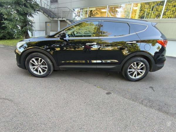 Black Hyundai Santa Fe 2012 in Alytus, with an engine capacity of 2.20 L and mileage of 199 thousand km for 10500 €, photo 8 on AUTOMOTO.COM.LV