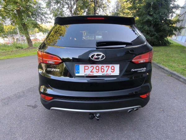 Black Hyundai Santa Fe 2012 in Alytus, with an engine capacity of 2.20 L and mileage of 199 thousand km for 10500 €, photo 10 on AUTOMOTO.COM.LV