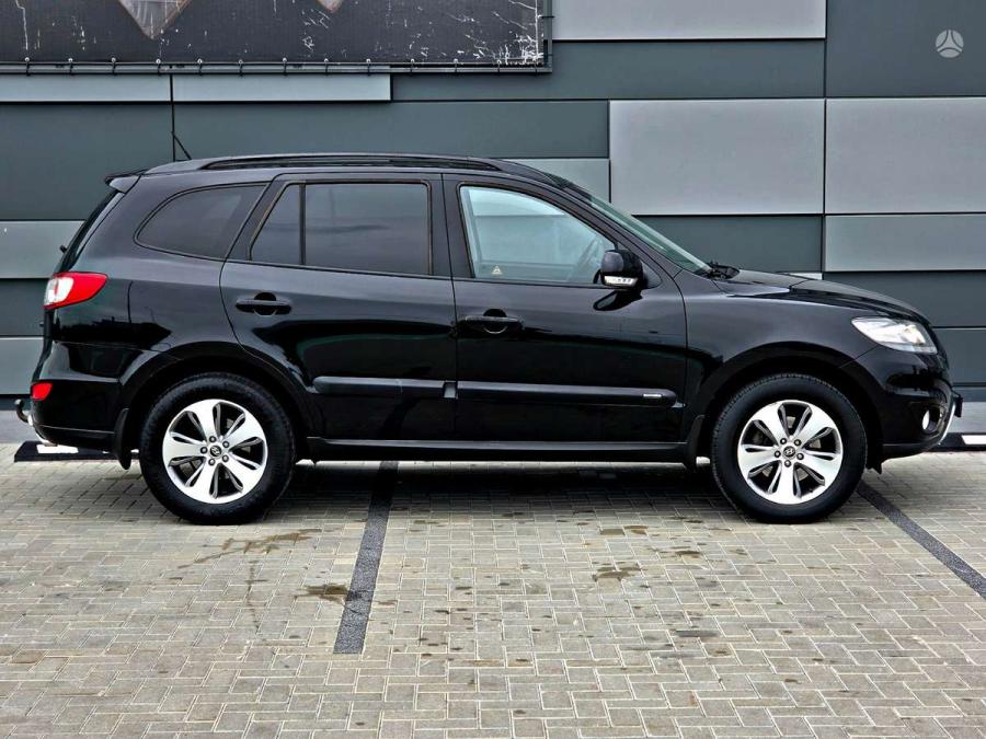 Melns Hyundai Santa Fe 2012 Panevēža, ar dzinēja tilpumu 2.20 L un nobraukumu 270 tūkst. km par 5350 €, foto 5 vietnē AUTOMOTO.COM.LV