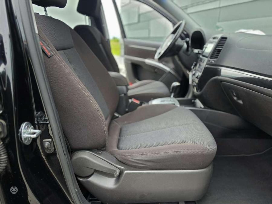 Melns Hyundai Santa Fe 2012 Panevēža, ar dzinēja tilpumu 2.20 L un nobraukumu 270 tūkst. km par 5350 €, foto 17 vietnē AUTOMOTO.COM.LV