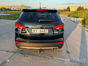 Melns Hyundai Santa Fe 2012 Rīga, ar dzinēja tilpumu 2.20 L un nobraukumu 220 tūkst. km par 12000 €, foto 4 vietnē AUTOMOTO.COM.LV