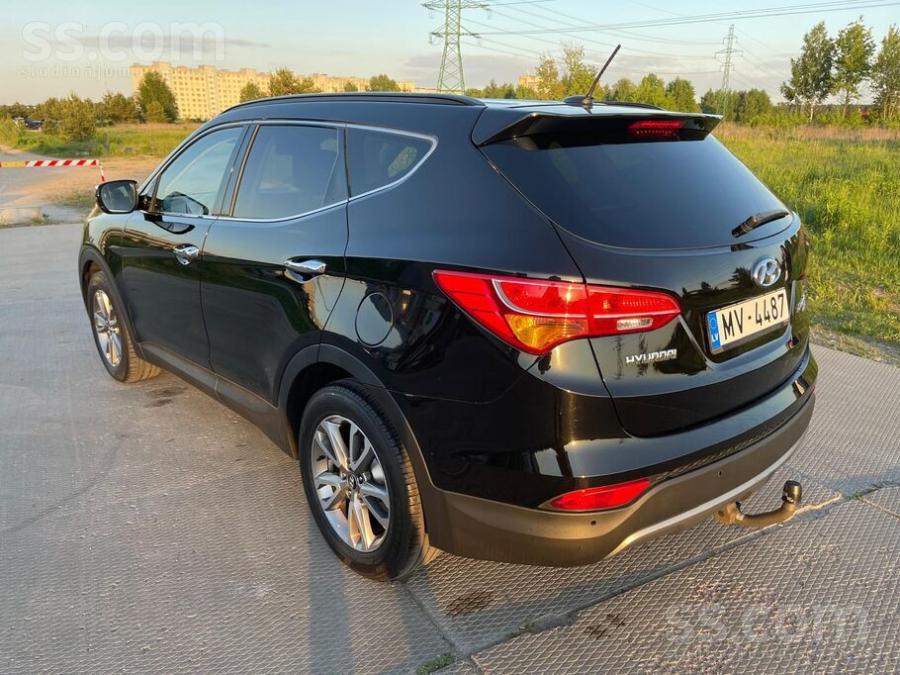 Melns Hyundai Santa Fe 2012 Rīga, ar dzinēja tilpumu 2.20 L un nobraukumu 220 tūkst. km par 12000 €, foto 5 vietnē AUTOMOTO.COM.LV