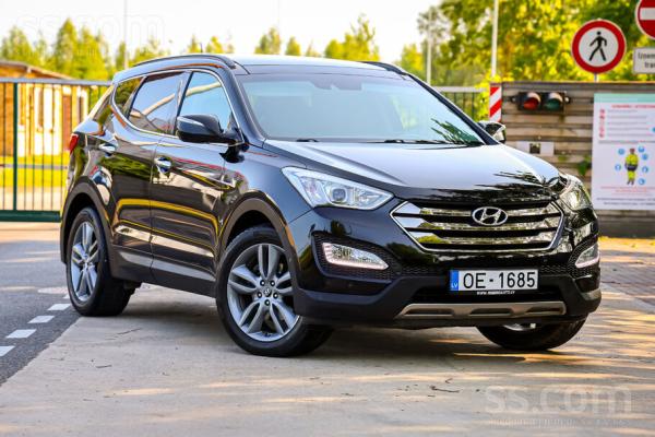 Black Hyundai Santa Fe 2013 in Jelgava, with an engine capacity of 2.20 L and mileage of 0 thousand km for 12900 €, photo 3 on AUTOMOTO.COM.LV