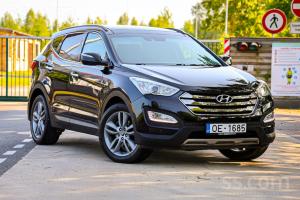 Black Hyundai Santa Fe 2013 in Jelgava, with an engine capacity of 2.20 L and mileage of 0 thousand km for 14800 €, photo 3 on AUTOMOTO.COM.LV