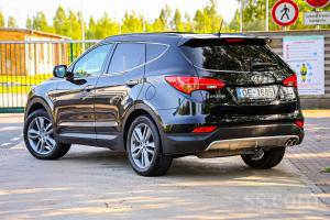 Black Hyundai Santa Fe 2013 in Jelgava, with an engine capacity of 2.20 L and mileage of 0 thousand km for 14800 €, photo 7 on AUTOMOTO.COM.LV