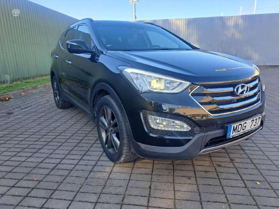 Black Hyundai Santa Fe 2013 in Marijampole, with an engine capacity of 2.20 L and mileage of 169 thousand km for 10500 €, photo 1 on AUTOMOTO.COM.LV