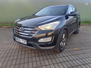 Black Hyundai Santa Fe 2013 in Marijampole, with an engine capacity of 2.20 L and mileage of 169 thousand km for 10500 €, photo 4 on AUTOMOTO.COM.LV