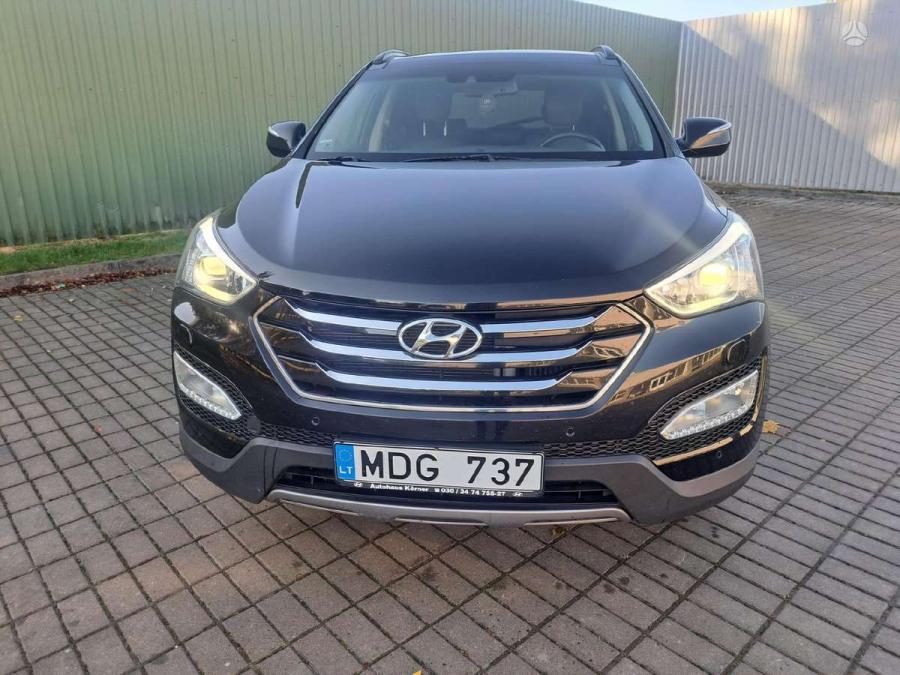 Black Hyundai Santa Fe 2013 in Marijampole, with an engine capacity of 2.20 L and mileage of 169 thousand km for 10500 €, photo 5 on AUTOMOTO.COM.LV
