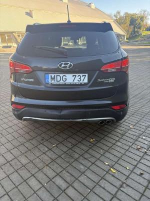 Black Hyundai Santa Fe 2013 in Marijampole, with an engine capacity of 2.20 L and mileage of 169 thousand km for 10500 €, photo 8 on AUTOMOTO.COM.LV