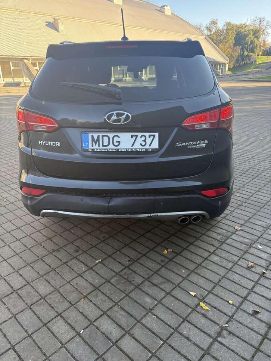 Black Hyundai Santa Fe 2013 in Marijampole, with an engine capacity of 2.20 L and mileage of 169 thousand km for 10500 €, photo 8 on AUTOMOTO.COM.LV