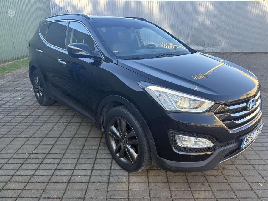 Black Hyundai Santa Fe 2013 in Marijampole, with an engine capacity of 2.20 L and mileage of 169 thousand km for 10500 €, photo 9 on AUTOMOTO.COM.LV