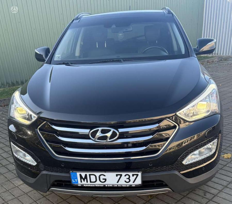 Black Hyundai Santa Fe 2013 in Marijampole, with an engine capacity of 2.20 L and mileage of 169 thousand km for 10500 €, photo 10 on AUTOMOTO.COM.LV
