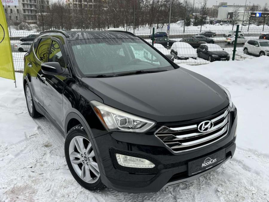 Black Hyundai Santa Fe 2013 in Vilnius, with an engine capacity of 2.00 L and mileage of 132 thousand km for 8500 €, photo 4 on AUTOMOTO.COM.LV