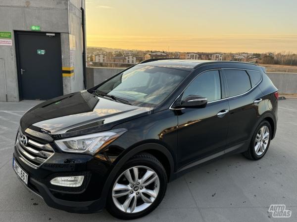 Black Hyundai Santa Fe 2013 in Vilnius, with an engine capacity of 2.00 L and mileage of 132 thousand km for 8500 €, photo 1 on AUTOMOTO.COM.LV