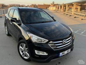 Black Hyundai Santa Fe 2013 in Vilnius, with an engine capacity of 2.00 L and mileage of 132 thousand km for 8500 €, photo 4 on AUTOMOTO.COM.LV