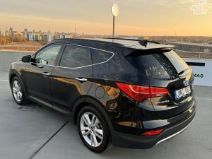 Black Hyundai Santa Fe 2013 in Vilnius, with an engine capacity of 2.00 L and mileage of 132 thousand km for 8500 €, photo 5 on AUTOMOTO.COM.LV