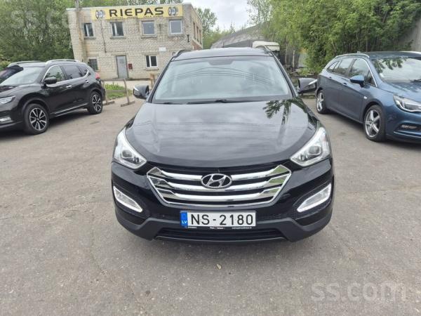 Melns Hyundai Santa Fe 2013 Rīga, ar dzinēja tilpumu 2.20 L un nobraukumu 296 tūkst. km par 7990 €, foto 3 vietnē AUTOMOTO.COM.LV