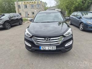 Черный Хендай Санта Фе 2013 в Рига, объемом двигателя 2.20 л и пробегом 296 тыс. км за 7990 €, фото 4 на AUTOMOTO.COM.LV
