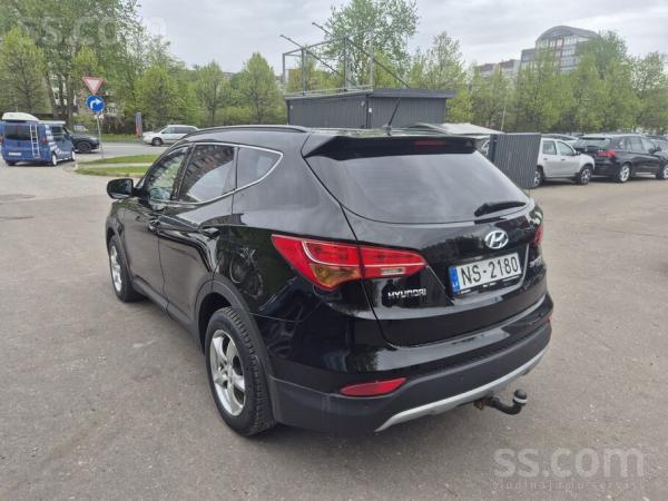 Melns Hyundai Santa Fe 2013 Rīga, ar dzinēja tilpumu 2.20 L un nobraukumu 296 tūkst. km par 7990 €, foto 8 vietnē AUTOMOTO.COM.LV