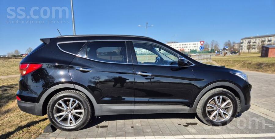 Melns Hyundai Santa Fe 2013 Rīga, ar dzinēja tilpumu 2.20 L un nobraukumu 242 tūkst. km par 8900 €, foto 3 vietnē AUTOMOTO.COM.LV