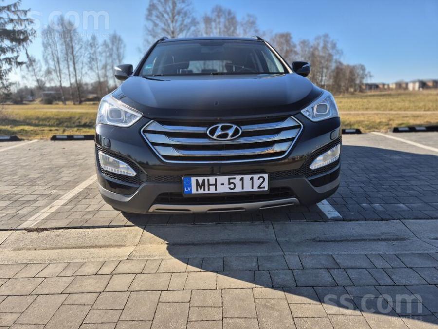 Melns Hyundai Santa Fe 2013 Rīga, ar dzinēja tilpumu 2.20 L un nobraukumu 242 tūkst. km par 8900 €, foto 4 vietnē AUTOMOTO.COM.LV
