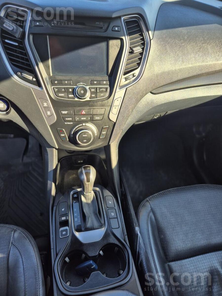 Melns Hyundai Santa Fe 2013 Rīga, ar dzinēja tilpumu 2.20 L un nobraukumu 242 tūkst. km par 8900 €, foto 10 vietnē AUTOMOTO.COM.LV
