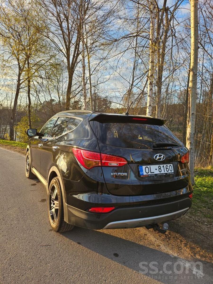 Melns Hyundai Santa Fe 2013 Rīga, ar dzinēja tilpumu 2.20 L un nobraukumu 243 tūkst. km par 9000 €, foto 4 vietnē AUTOMOTO.COM.LV