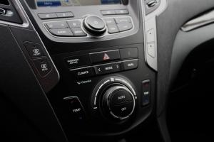 Melns Hyundai Santa Fe 2013 Rīga, ar dzinēja tilpumu 2.20 L un nobraukumu 184 tūkst. km par 13700 €, foto 29 vietnē AUTOMOTO.COM.LV