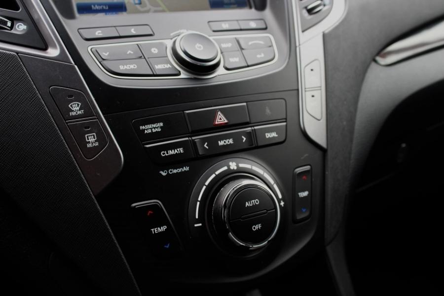 Melns Hyundai Santa Fe 2013 Rīga, ar dzinēja tilpumu 2.20 L un nobraukumu 184 tūkst. km par 13700 €, foto 29 vietnē AUTOMOTO.COM.LV