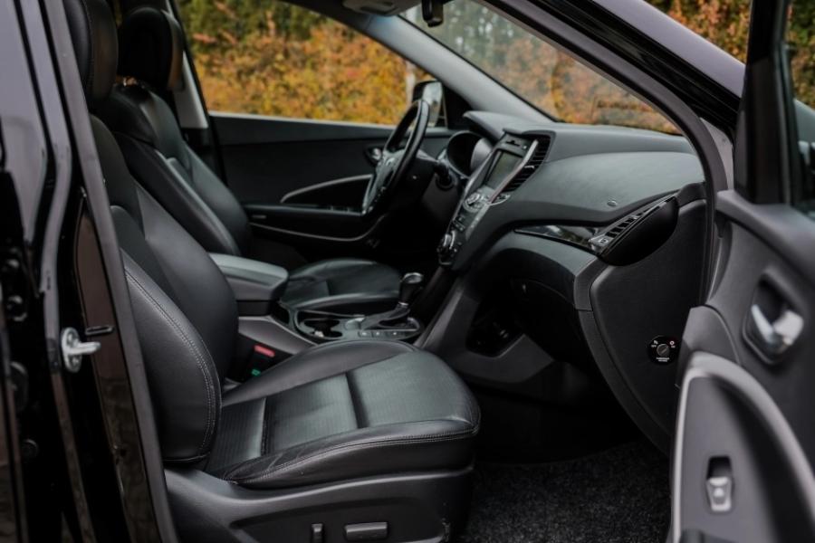 Melns Hyundai Santa Fe 2013 Rīga, ar dzinēja tilpumu 2.20 L un nobraukumu 184 tūkst. km par 13700 €, foto 36 vietnē AUTOMOTO.COM.LV