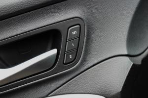 Melns Hyundai Santa Fe 2013 Rīga, ar dzinēja tilpumu 2.20 L un nobraukumu 184 tūkst. km par 13700 €, foto 37 vietnē AUTOMOTO.COM.LV