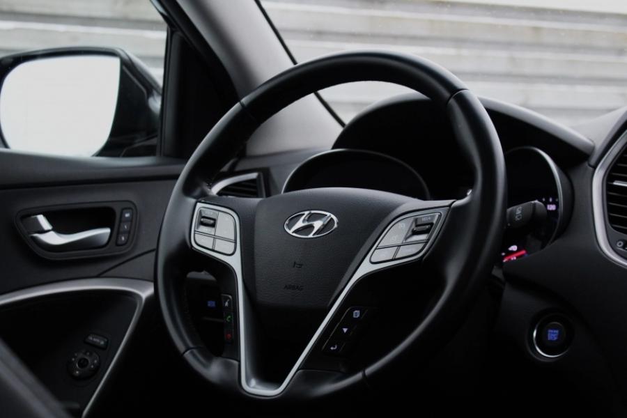 Melns Hyundai Santa Fe 2013 Rīga, ar dzinēja tilpumu 2.20 L un nobraukumu 184 tūkst. km par 13700 €, foto 38 vietnē AUTOMOTO.COM.LV