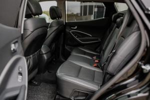 Melns Hyundai Santa Fe 2013 Rīga, ar dzinēja tilpumu 2.20 L un nobraukumu 184 tūkst. km par 13700 €, foto 43 vietnē AUTOMOTO.COM.LV