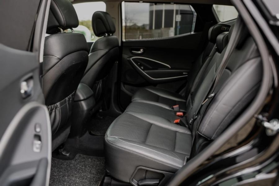 Melns Hyundai Santa Fe 2013 Rīga, ar dzinēja tilpumu 2.20 L un nobraukumu 184 tūkst. km par 13700 €, foto 43 vietnē AUTOMOTO.COM.LV