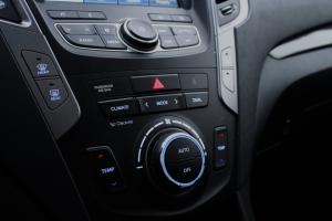 Melns Hyundai Santa Fe 2013 Rīga, ar dzinēja tilpumu 2.20 L un nobraukumu 184 tūkst. km par 13700 €, foto 60 vietnē AUTOMOTO.COM.LV