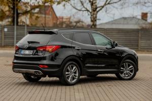 Melns Hyundai Santa Fe 2013 Rīga, ar dzinēja tilpumu 2.20 L un nobraukumu 184 tūkst. km par 13700 €, foto 62 vietnē AUTOMOTO.COM.LV