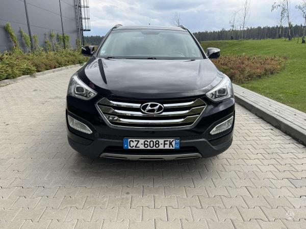 Black Hyundai Santa Fe 2013 in Vilnius, with an engine capacity of 2.20 L and mileage of 250 thousand km for 9000 €, photo 2 on AUTOMOTO.COM.LV