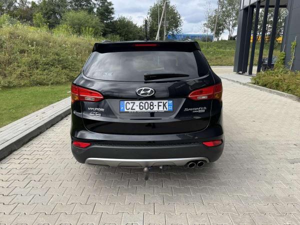 Black Hyundai Santa Fe 2013 in Vilnius, with an engine capacity of 2.20 L and mileage of 250 thousand km for 9000 €, photo 6 on AUTOMOTO.COM.LV