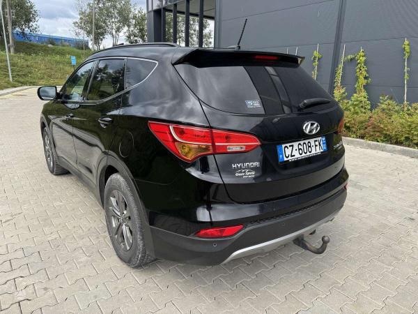 Black Hyundai Santa Fe 2013 in Vilnius, with an engine capacity of 2.20 L and mileage of 250 thousand km for 9000 €, photo 7 on AUTOMOTO.COM.LV