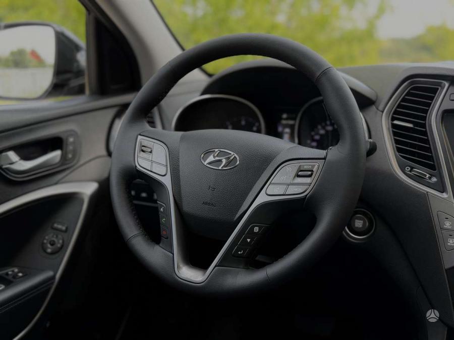 Melns Hyundai Santa Fe 2013 Šauļi, ar dzinēja tilpumu 2.19 L un nobraukumu 218 tūkst. km par 13650 €, foto 28 vietnē AUTOMOTO.COM.LV