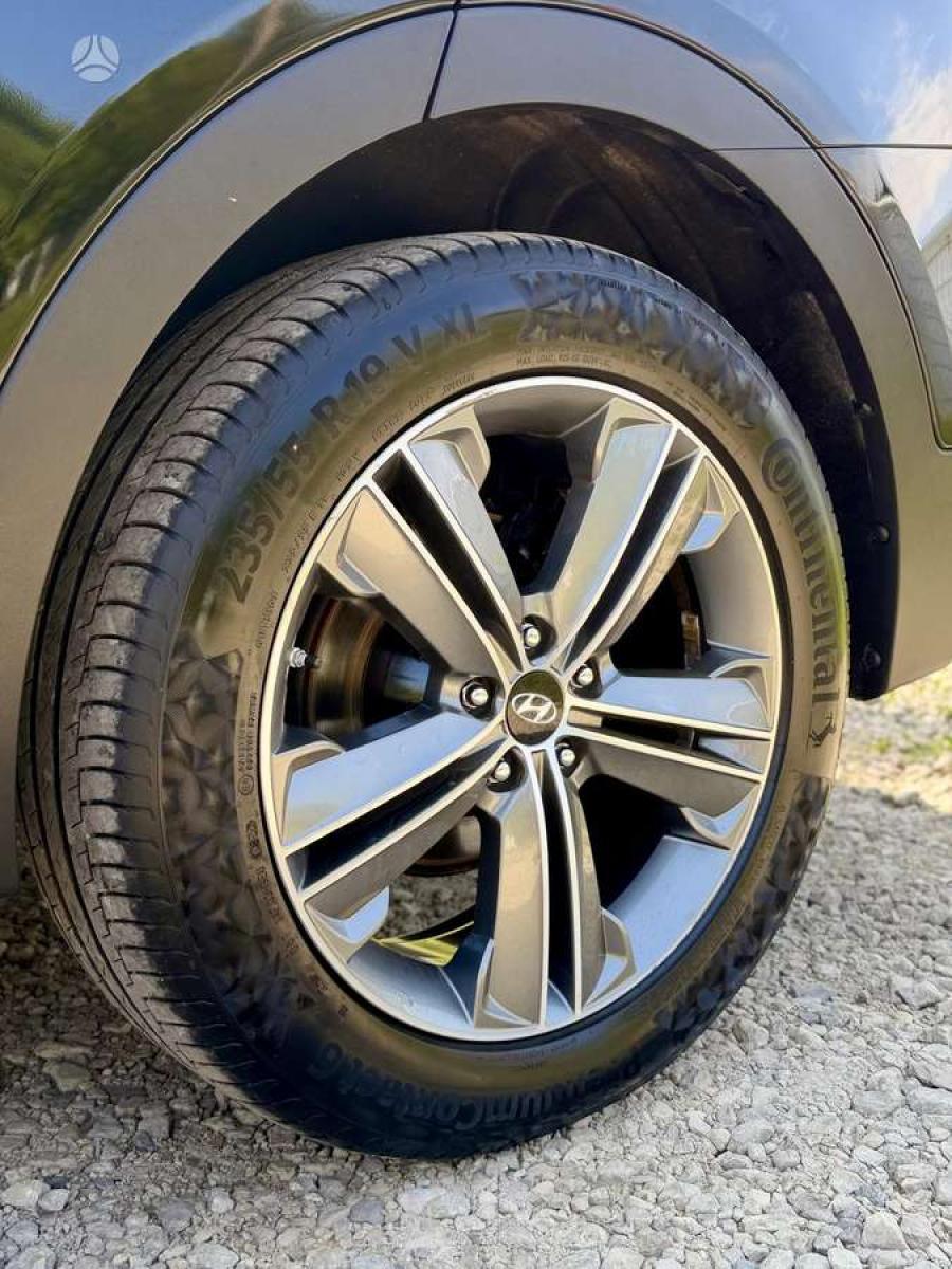 Melns Hyundai Santa Fe 2013 Šauļi, ar dzinēja tilpumu 2.19 L un nobraukumu 218 tūkst. km par 13650 €, foto 24 vietnē AUTOMOTO.COM.LV