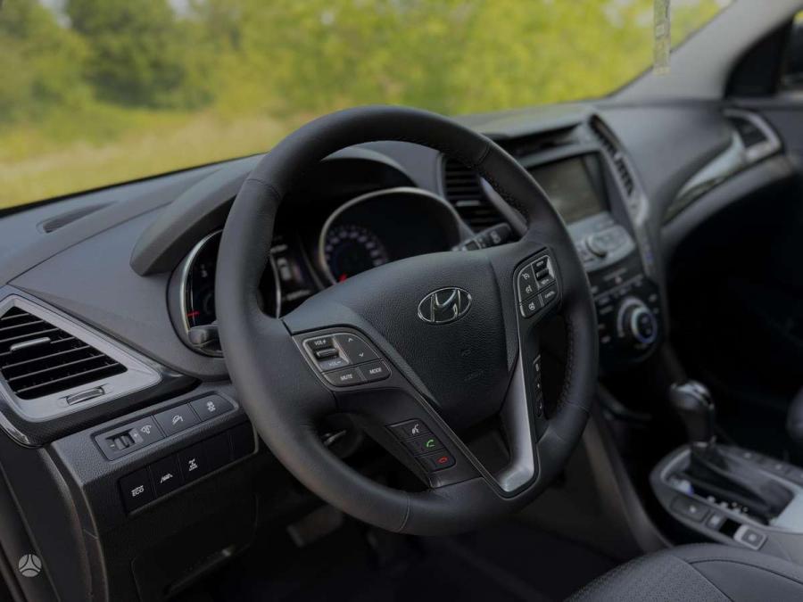 Melns Hyundai Santa Fe 2013 Šauļi, ar dzinēja tilpumu 2.19 L un nobraukumu 218 tūkst. km par 13650 €, foto 26 vietnē AUTOMOTO.COM.LV