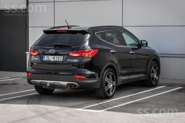 Melns Hyundai Santa Fe 2013 Rīga, ar dzinēja tilpumu 2.20 L un nobraukumu 245 tūkst. km par 10990 €, foto 5 vietnē AUTOMOTO.COM.LV