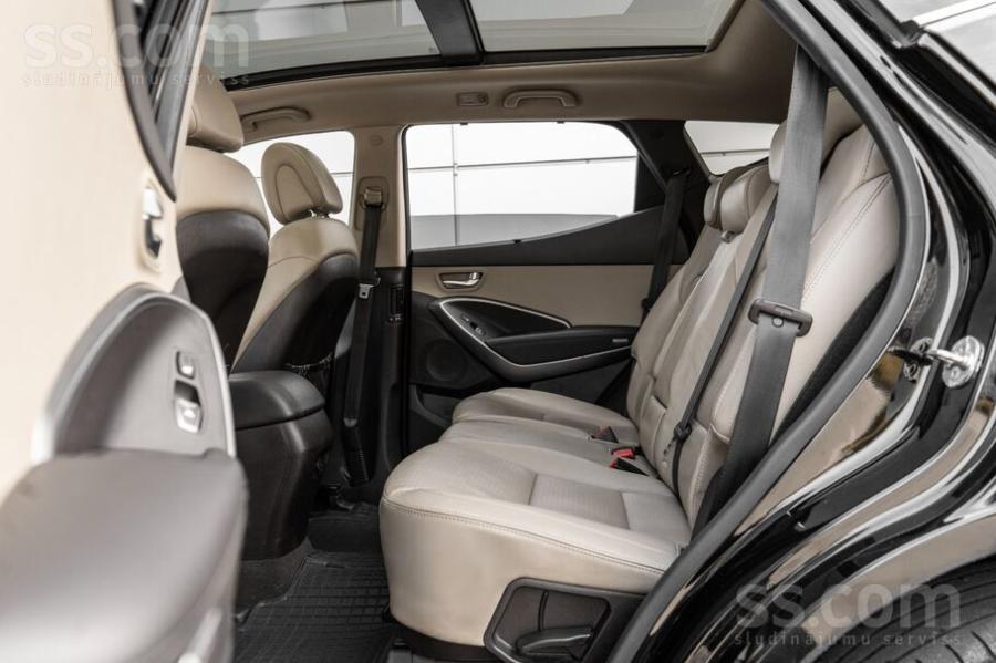 Black Hyundai Santa Fe 2013 in Riga, with an engine capacity of 2.20 L and mileage of 245 thousand km for 10990 €, photo 12 on AUTOMOTO.COM.LV