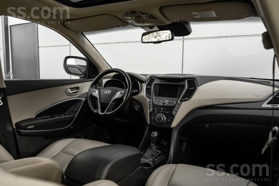 Black Hyundai Santa Fe 2013 in Riga, with an engine capacity of 2.20 L and mileage of 245 thousand km for 10990 €, photo 17 on AUTOMOTO.COM.LV