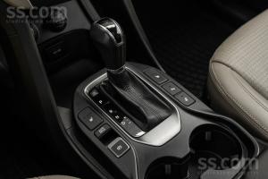 Black Hyundai Santa Fe 2013 in Riga, with an engine capacity of 2.20 L and mileage of 245 thousand km for 10990 €, photo 24 on AUTOMOTO.COM.LV