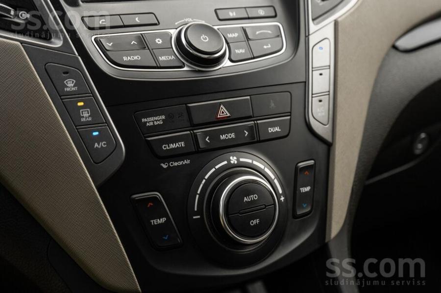 Black Hyundai Santa Fe 2013 in Riga, with an engine capacity of 2.20 L and mileage of 245 thousand km for 10990 €, photo 25 on AUTOMOTO.COM.LV