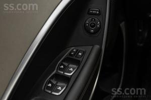 Black Hyundai Santa Fe 2013 in Riga, with an engine capacity of 2.20 L and mileage of 245 thousand km for 10990 €, photo 29 on AUTOMOTO.COM.LV