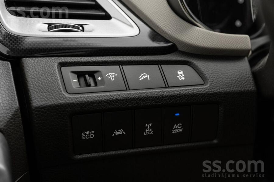 Black Hyundai Santa Fe 2013 in Riga, with an engine capacity of 2.20 L and mileage of 245 thousand km for 10990 €, photo 30 on AUTOMOTO.COM.LV