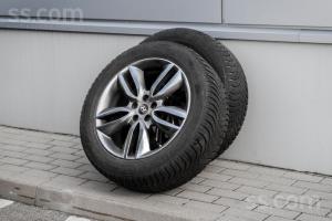 Black Hyundai Santa Fe 2013 in Riga, with an engine capacity of 2.20 L and mileage of 245 thousand km for 10990 €, photo 31 on AUTOMOTO.COM.LV